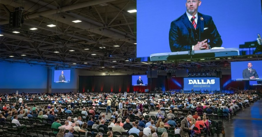 Al Mohler offers prayer for Jennifer Lyell at SBC Annual Meeting ...