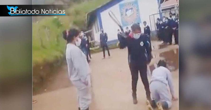 Rectora de colegio fue grabada dando correazos a sus estudiantes (VÍDEO)