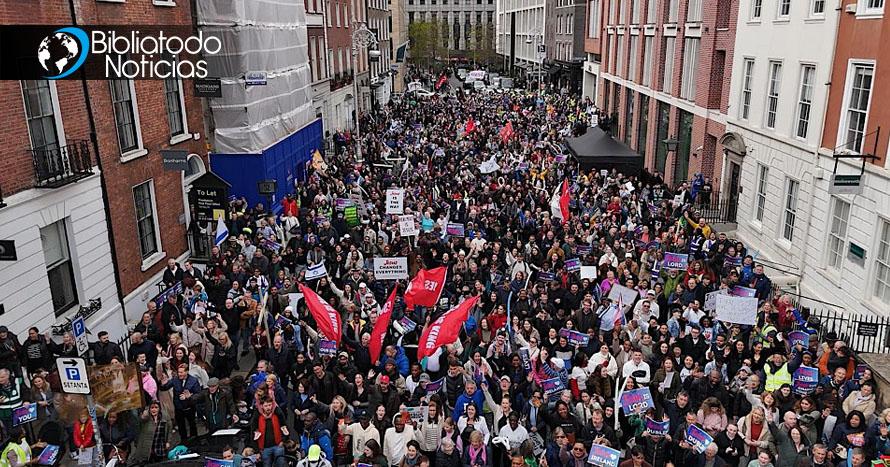 IRLANDA: Miles oran y adoran al Señor en las calles celebrando su ...