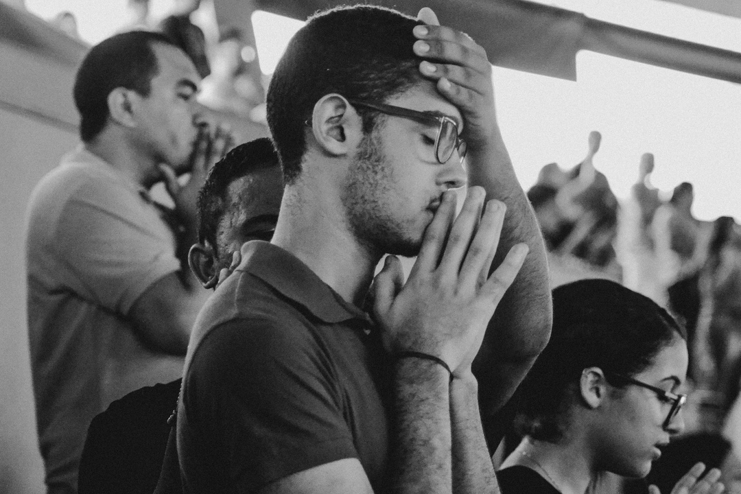 Lo que NO debes hacer a la hora de imponer las manos