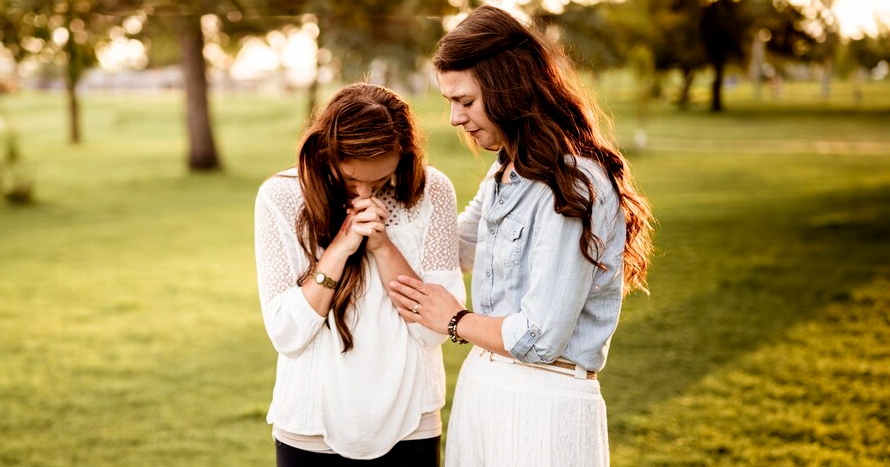 ¿Qué es la oración intercesora?