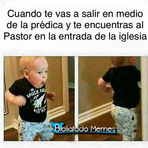 Cuando te vas a salir en medio de la predica y te encuentras al Pastor ...