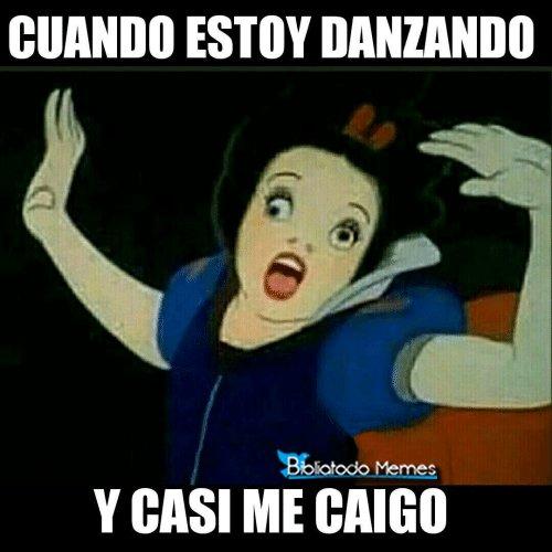 Cuando estoy danzando y casi me caigo - MEMES CRISTIANOS